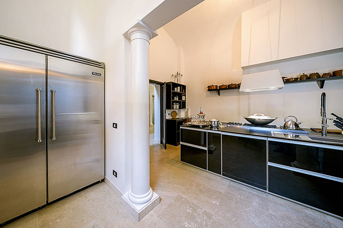 Villa Royale, stunning neo-gothic villa in Vald'Orcia, sleeps 12