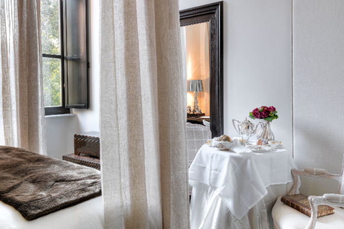 Villa Royale, stunning neo-gothic villa in Vald'Orcia, sleeps 12