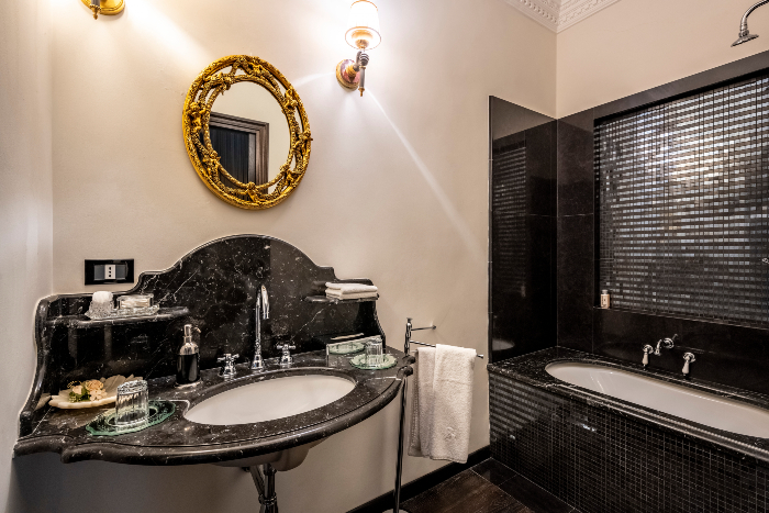 Villa Royale, stunning neo-gothic villa in Vald'Orcia, sleeps 12